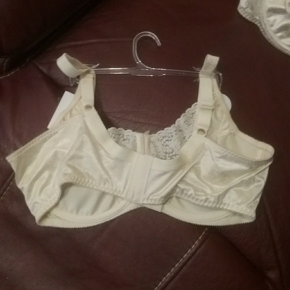 Playtex | Intimates & Sleepwear | 25 Nwt Beige Playtex Secrets ...